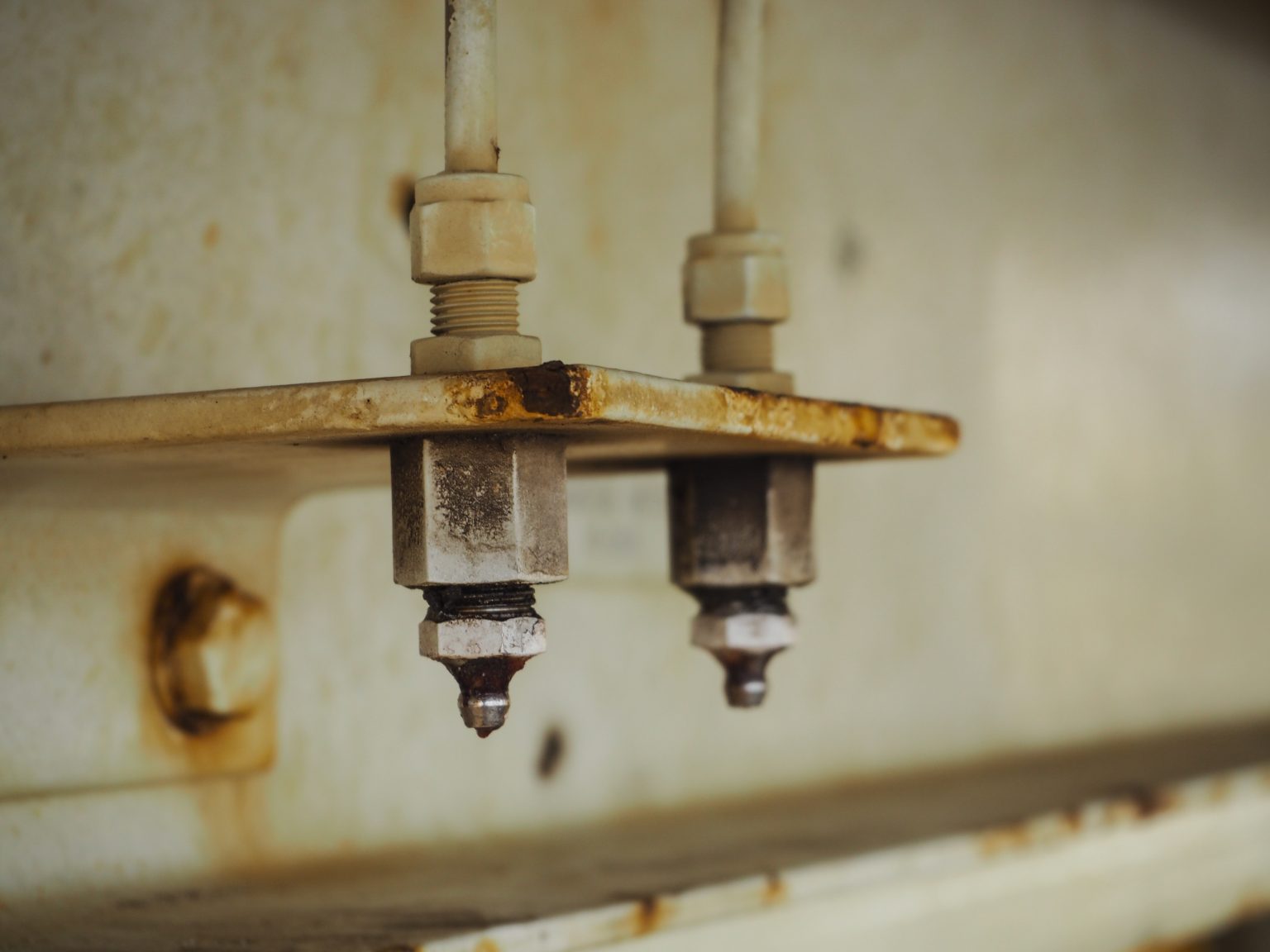 Comparing Types of Solvent Degreasers - Twin Specialties Corp.